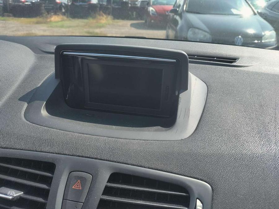 Black Renault Megane 2013 in Kaunas, with an engine capacity of 1.50 L and mileage of 280 thousand km for 4350 €, photo 7 on AUTOMOTO.COM.LV