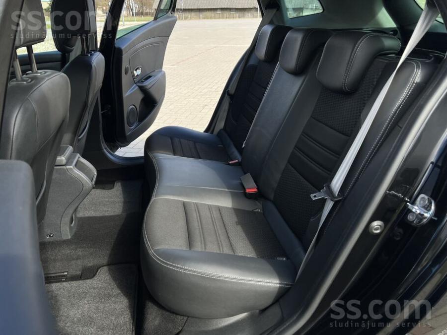 Black Renault Megane 2014 in Cesis, with an engine capacity of 1.60 L and mileage of 0 thousand km for 5350 €, photo 10 on AUTOMOTO.COM.LV