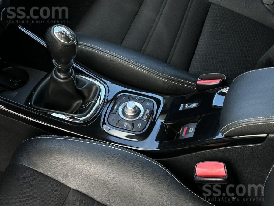 Black Renault Megane 2014 in Cesis, with an engine capacity of 1.60 L and mileage of 0 thousand km for 5350 €, photo 14 on AUTOMOTO.COM.LV