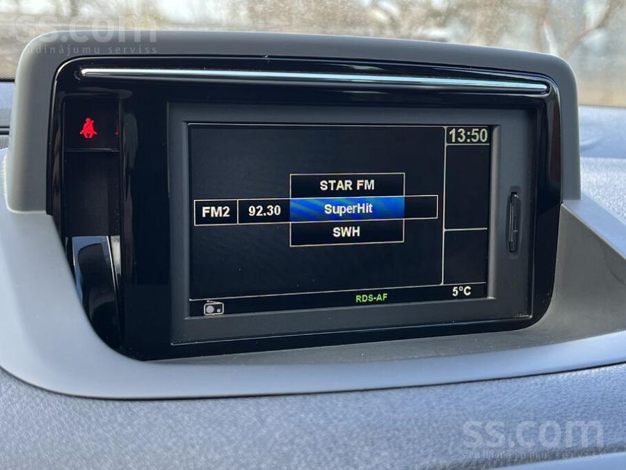 Black Renault Megane 2014 in Cesis, with an engine capacity of 1.60 L and mileage of 0 thousand km for 5350 €, photo 15 on AUTOMOTO.COM.LV