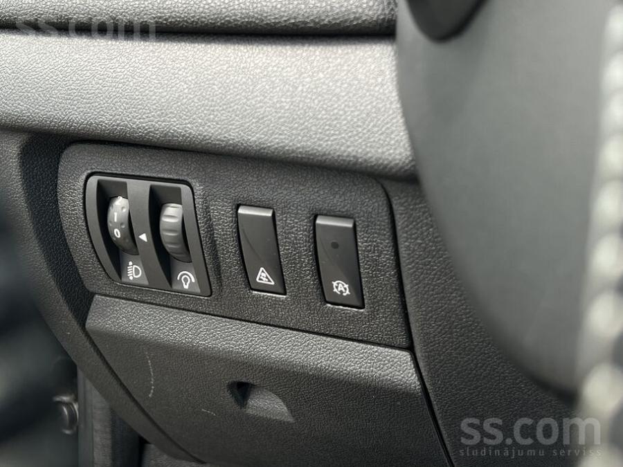 Black Renault Megane 2014 in Cesis, with an engine capacity of 1.60 L and mileage of 0 thousand km for 5350 €, photo 19 on AUTOMOTO.COM.LV