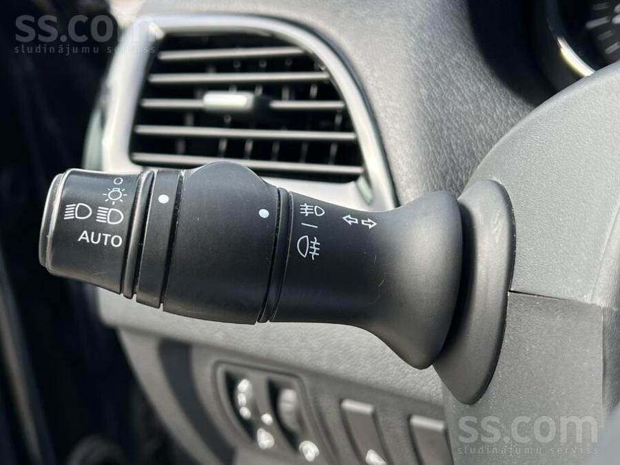 Black Renault Megane 2014 in Cesis, with an engine capacity of 1.60 L and mileage of 0 thousand km for 5350 €, photo 22 on AUTOMOTO.COM.LV