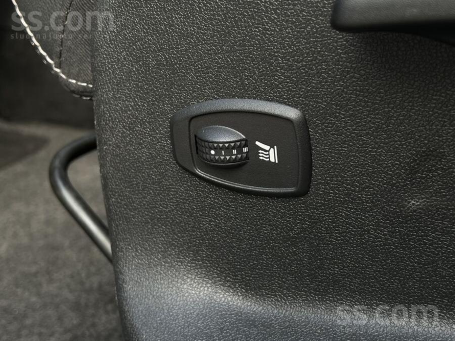 Black Renault Megane 2014 in Cesis, with an engine capacity of 1.60 L and mileage of 0 thousand km for 5350 €, photo 25 on AUTOMOTO.COM.LV