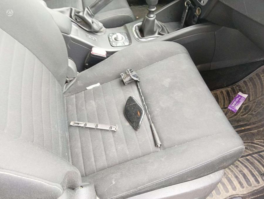 Black Renault Megane 2016 in Marijampole, with an engine capacity of 1.46 L and mileage of 308 thousand km for 3400 €, photo 9 on AUTOMOTO.COM.LV