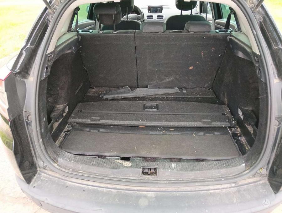 Black Renault Megane 2016 in Marijampole, with an engine capacity of 1.46 L and mileage of 308 thousand km for 3400 €, photo 13 on AUTOMOTO.COM.LV