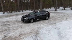 Black Renault Megane 2017 in Vilnius, with an engine capacity of 1.60 L and mileage of 197 thousand km for 6600 €, photo 2 on AUTOMOTO.COM.LV