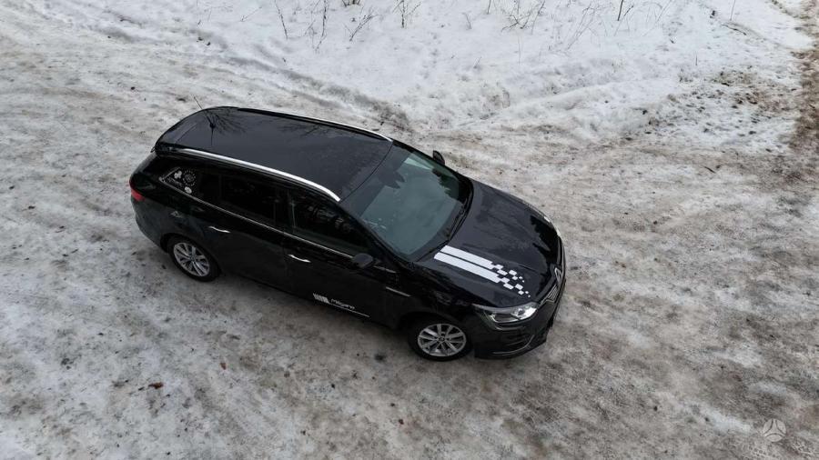 Black Renault Megane 2017 in Vilnius, with an engine capacity of 1.60 L and mileage of 197 thousand km for 6600 €, photo 4 on AUTOMOTO.COM.LV