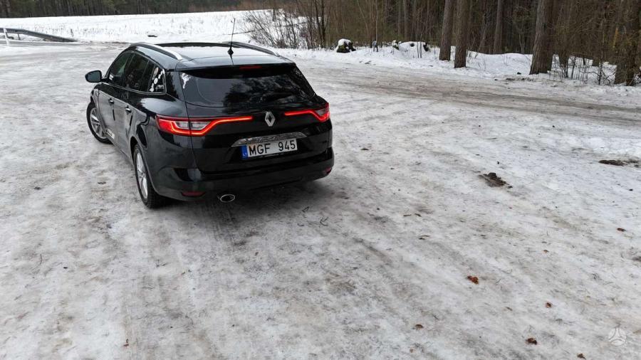 Black Renault Megane 2017 in Vilnius, with an engine capacity of 1.60 L and mileage of 197 thousand km for 6600 €, photo 7 on AUTOMOTO.COM.LV