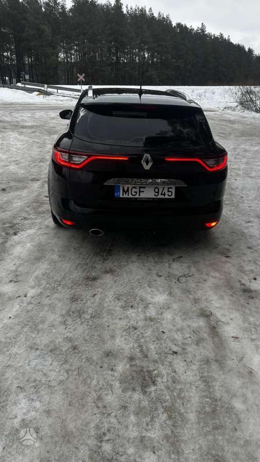 Black Renault Megane 2017 in Vilnius, with an engine capacity of 1.60 L and mileage of 197 thousand km for 6600 €, photo 9 on AUTOMOTO.COM.LV