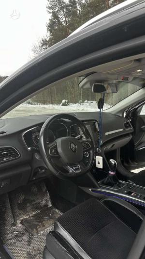 Black Renault Megane 2017 in Vilnius, with an engine capacity of 1.60 L and mileage of 197 thousand km for 6600 €, photo 26 on AUTOMOTO.COM.LV