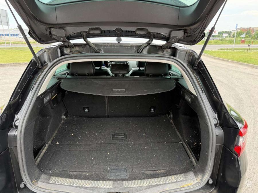 Black Renault Megane 2017 in Taurage, with an engine capacity of 1.60 L and mileage of 265 thousand km for 5400 €, photo 8 on AUTOMOTO.COM.LV
