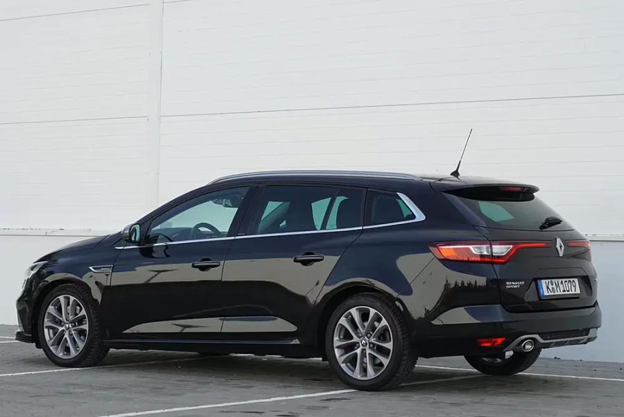 Black Renault Megane 2017 in Riga, with an engine capacity of 1.60 L and mileage of 187 thousand km for 7600 €, photo 6 on AUTOMOTO.COM.LV