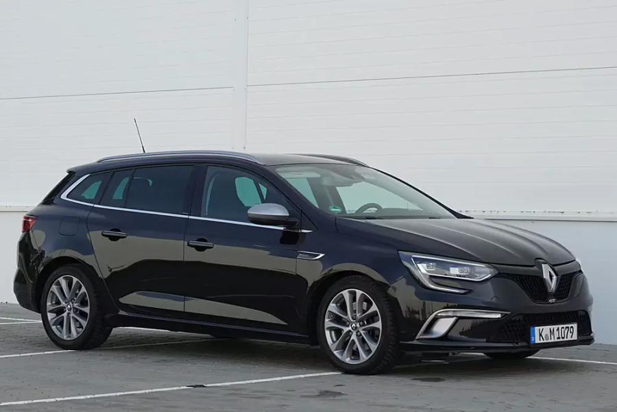 Black Renault Megane 2017 in Riga, with an engine capacity of 1.60 L and mileage of 187 thousand km for 7600 €, photo 9 on AUTOMOTO.COM.LV