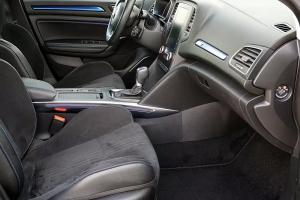 Black Renault Megane 2017 in Riga, with an engine capacity of 1.60 L and mileage of 187 thousand km for 7600 €, photo 10 on AUTOMOTO.COM.LV