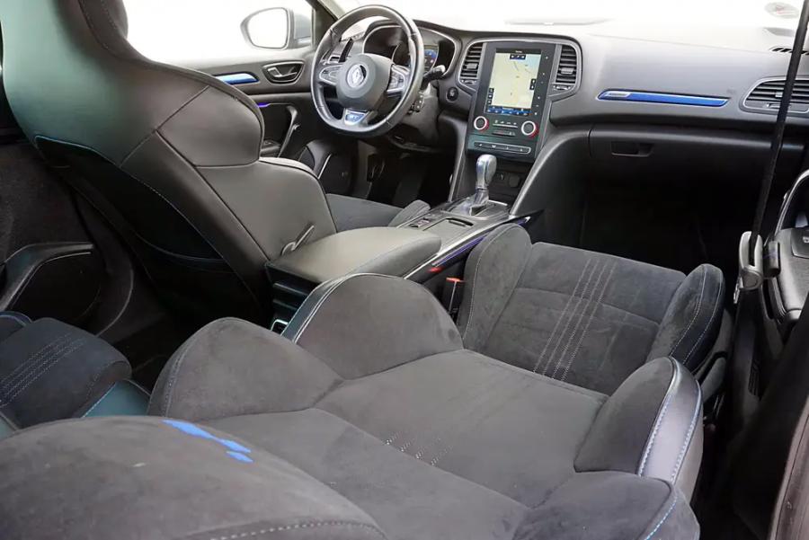 Black Renault Megane 2017 in Riga, with an engine capacity of 1.60 L and mileage of 187 thousand km for 7600 €, photo 11 on AUTOMOTO.COM.LV