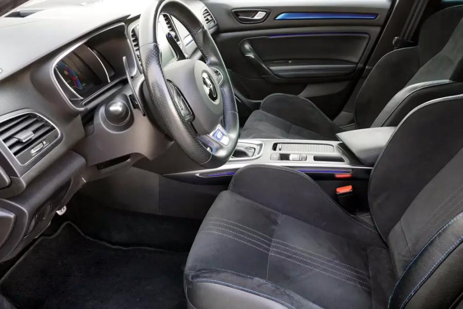 Black Renault Megane 2017 in Riga, with an engine capacity of 1.60 L and mileage of 187 thousand km for 7600 €, photo 12 on AUTOMOTO.COM.LV