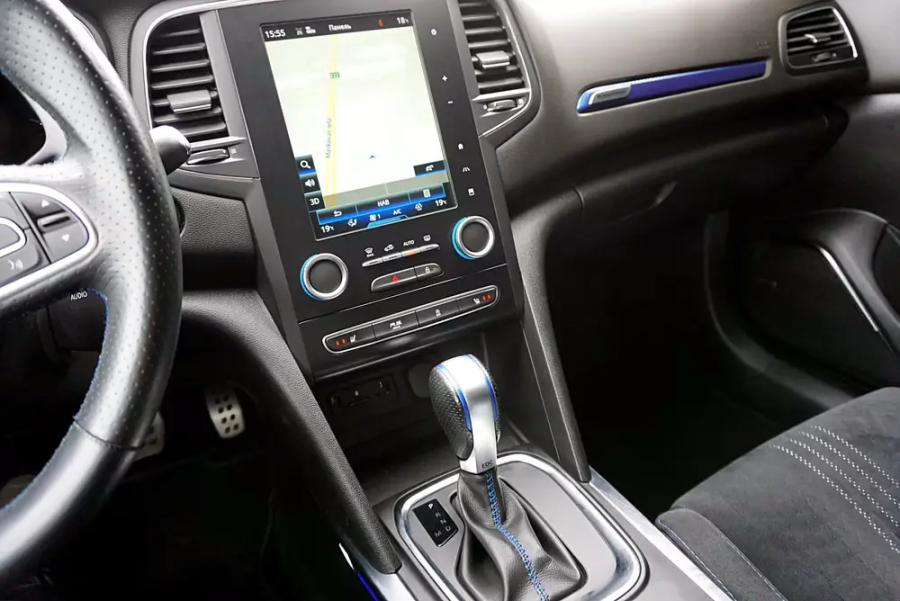 Black Renault Megane 2017 in Riga, with an engine capacity of 1.60 L and mileage of 187 thousand km for 7600 €, photo 17 on AUTOMOTO.COM.LV