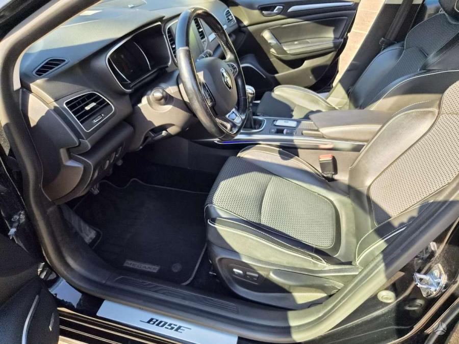 Black Renault Megane 2017 in Vilnius, with an engine capacity of 1.60 L and mileage of 164 thousand km for 8900 €, photo 11 on AUTOMOTO.COM.LV