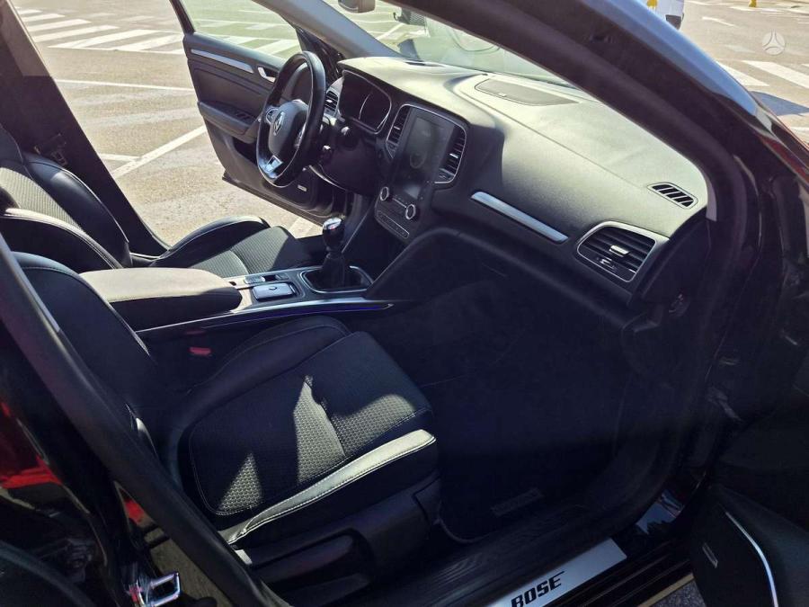 Black Renault Megane 2017 in Vilnius, with an engine capacity of 1.60 L and mileage of 164 thousand km for 8900 €, photo 13 on AUTOMOTO.COM.LV