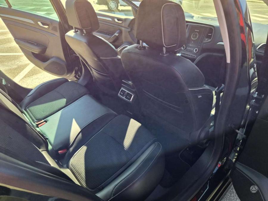Black Renault Megane 2017 in Vilnius, with an engine capacity of 1.60 L and mileage of 164 thousand km for 8900 €, photo 14 on AUTOMOTO.COM.LV