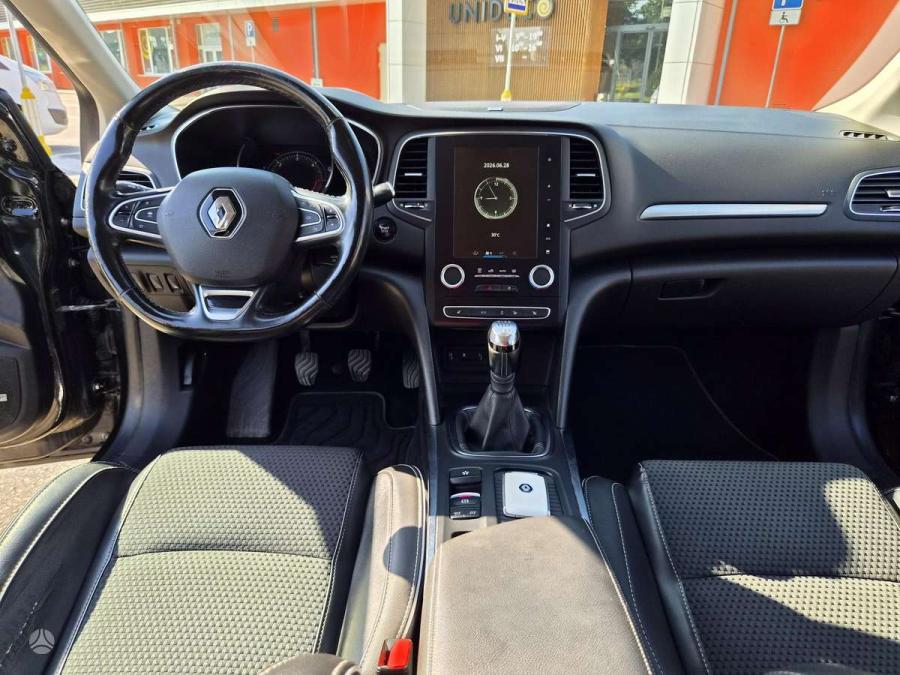 Black Renault Megane 2017 in Vilnius, with an engine capacity of 1.60 L and mileage of 164 thousand km for 8900 €, photo 15 on AUTOMOTO.COM.LV