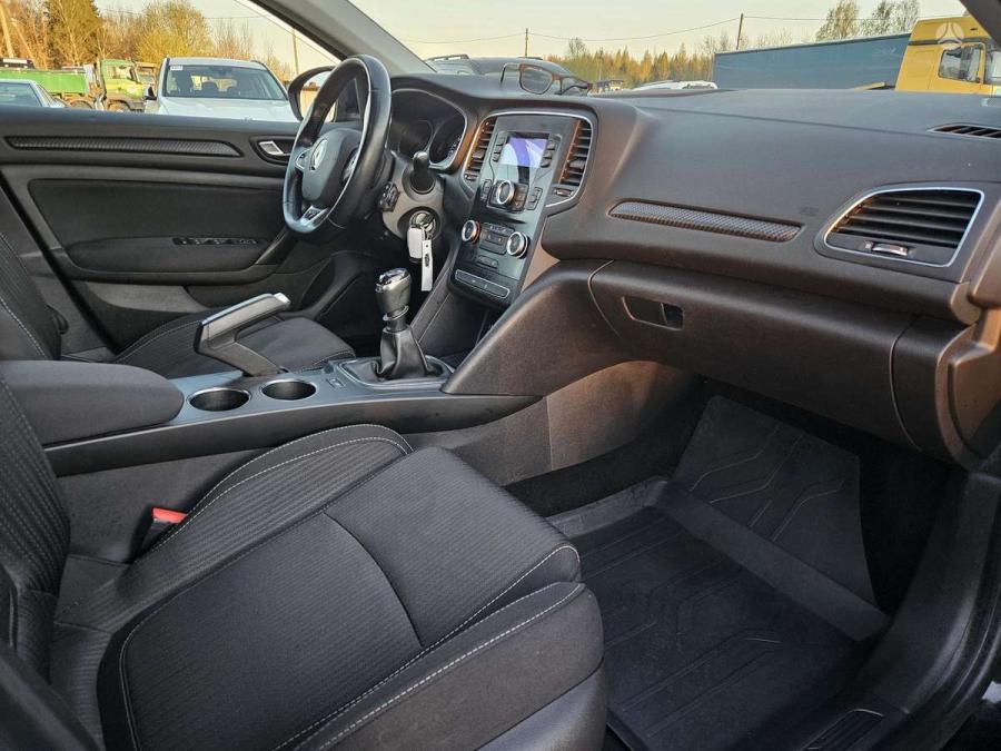 Black Renault Megane 2017 in Radviliskis, with an engine capacity of 1.46 L and mileage of 285 thousand km for 5550 €, photo 12 on AUTOMOTO.COM.LV