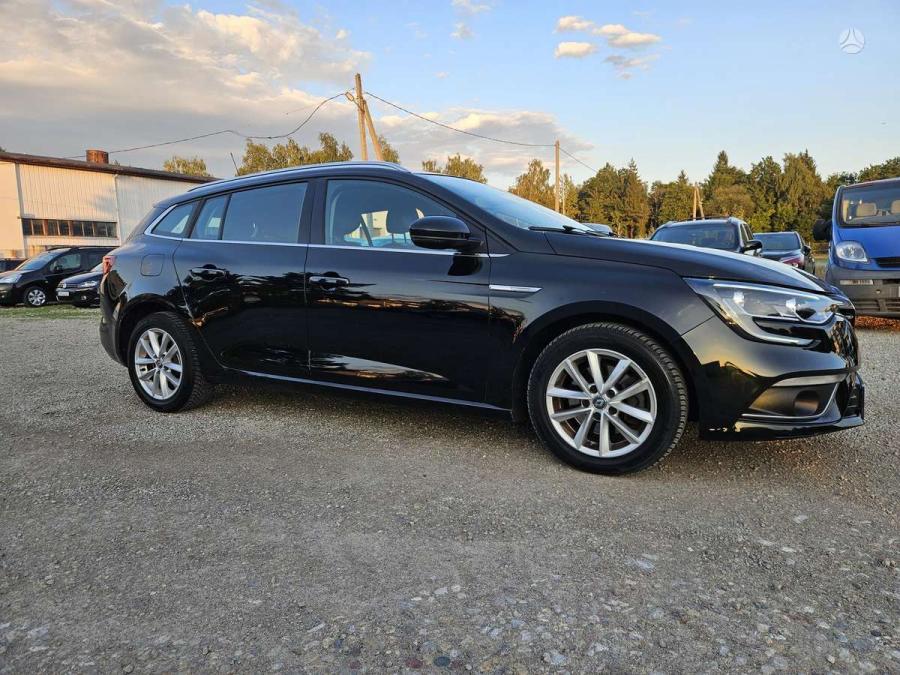 Black Renault Megane 2017 in Vilnius, with an engine capacity of 1.60 L and mileage of 246 thousand km for 6000 €, photo 8 on AUTOMOTO.COM.LV