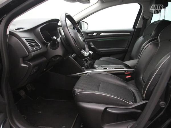 Black Renault Megane 2019 in Vilnius, with an engine capacity of 1.30 L and mileage of 151 thousand km for 9399 €, photo 4 on AUTOMOTO.COM.LV