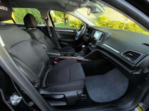 Black Renault Megane 2020 in Marijampole, with an engine capacity of 1.46 L and mileage of 231 thousand km for 6500 €, photo 15 on AUTOMOTO.COM.LV