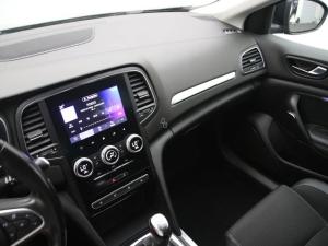 Black Renault Megane 2021 in Vilnius, with an engine capacity of 1.50 L and mileage of 206 thousand km for 10299 €, photo 22 on AUTOMOTO.COM.LV