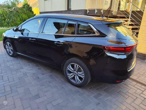 Black Renault Megane 2022 in Kalvarija, with an engine capacity of 1.46 L and mileage of 121 thousand km for 12040 €, photo 3 on AUTOMOTO.COM.LV