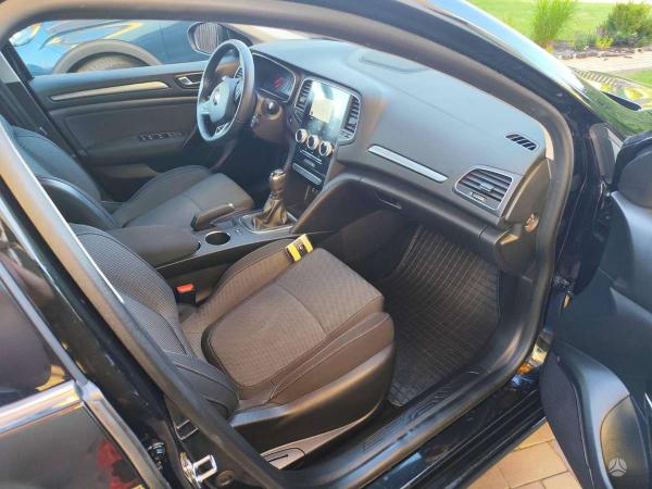 Black Renault Megane 2022 in Kalvarija, with an engine capacity of 1.46 L and mileage of 121 thousand km for 12040 €, photo 8 on AUTOMOTO.COM.LV