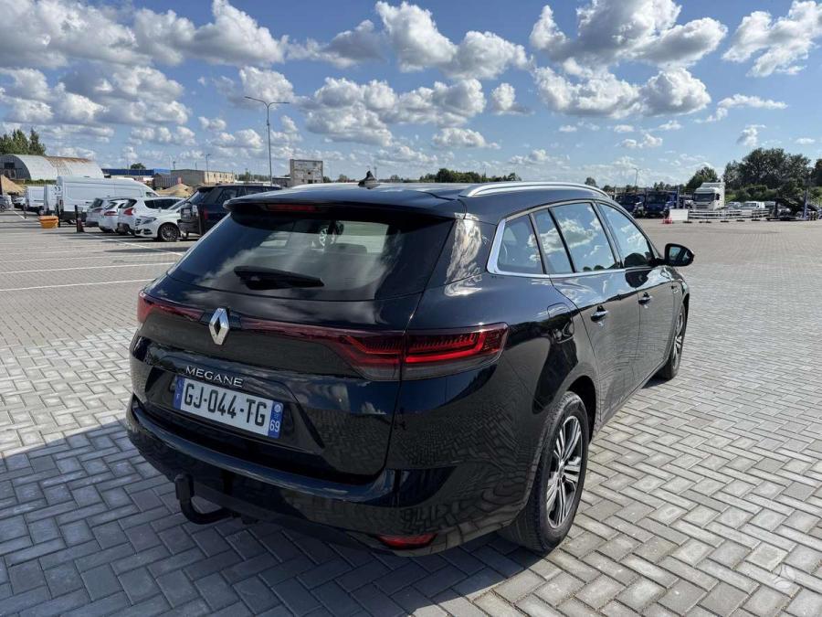 Black Renault Megane 2022 in Taurage, with an engine capacity of 1.46 L and mileage of 147 thousand km for 12584 €, photo 8 on AUTOMOTO.COM.LV