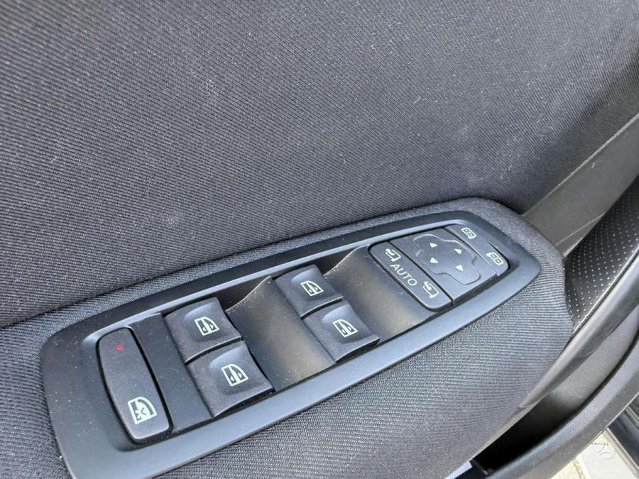 Black Renault Megane 2022 in Taurage, with an engine capacity of 1.46 L and mileage of 147 thousand km for 12584 €, photo 15 on AUTOMOTO.COM.LV