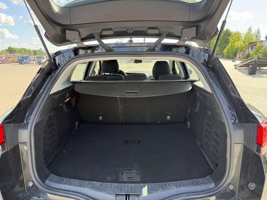 Black Renault Megane 2022 in Taurage, with an engine capacity of 1.46 L and mileage of 147 thousand km for 12584 €, photo 20 on AUTOMOTO.COM.LV