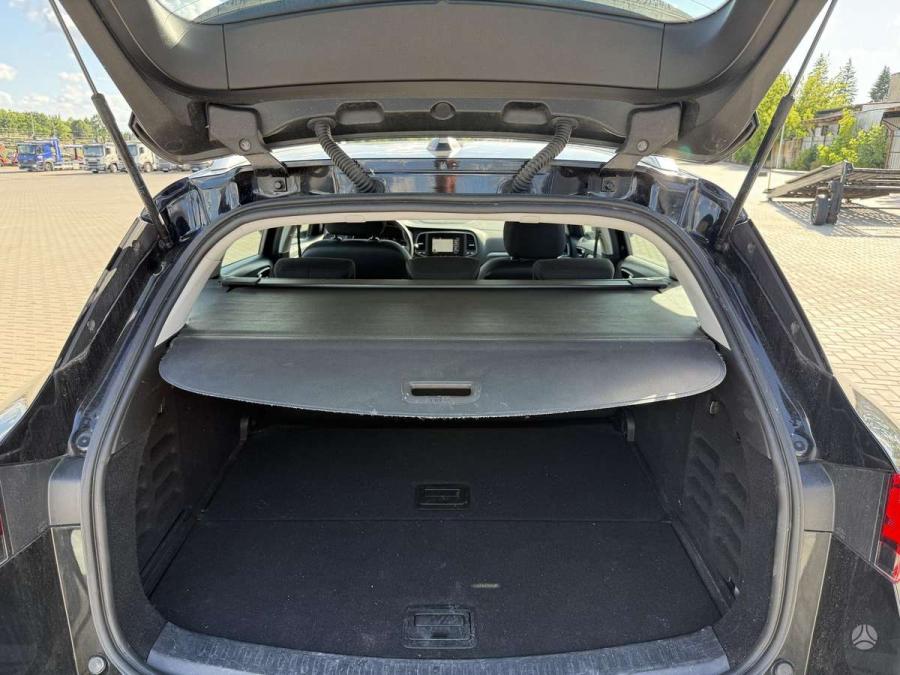 Black Renault Megane 2022 in Taurage, with an engine capacity of 1.46 L and mileage of 147 thousand km for 12584 €, photo 21 on AUTOMOTO.COM.LV