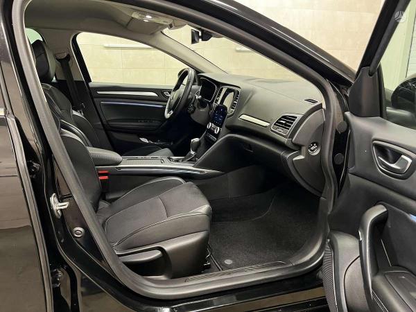 Black Renault Megane 2023 in Marijampole, with an engine capacity of 1.33 L and mileage of 142 thousand km for 16233 €, photo 9 on AUTOMOTO.COM.LV
