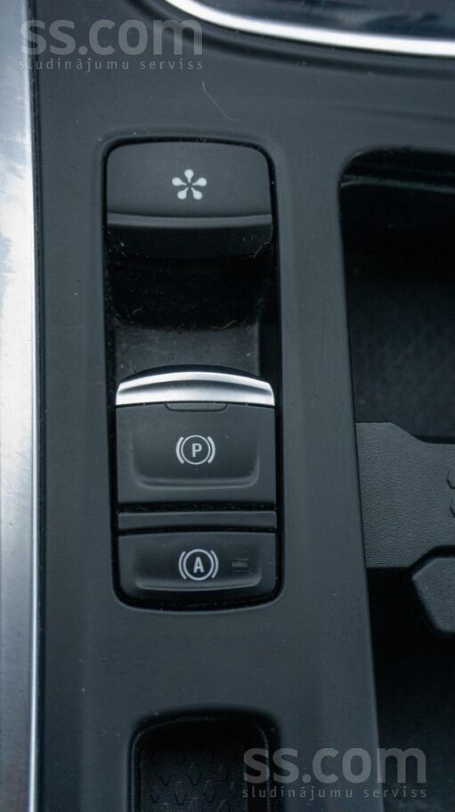 Black Renault Megane 2023 in Riga, with an engine capacity of 1.30 L and mileage of 153 thousand km for 16990 €, photo 16 on AUTOMOTO.COM.LV