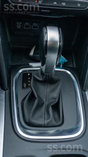Black Renault Megane 2023 in Riga, with an engine capacity of 1.30 L and mileage of 153 thousand km for 16990 €, photo 17 on AUTOMOTO.COM.LV