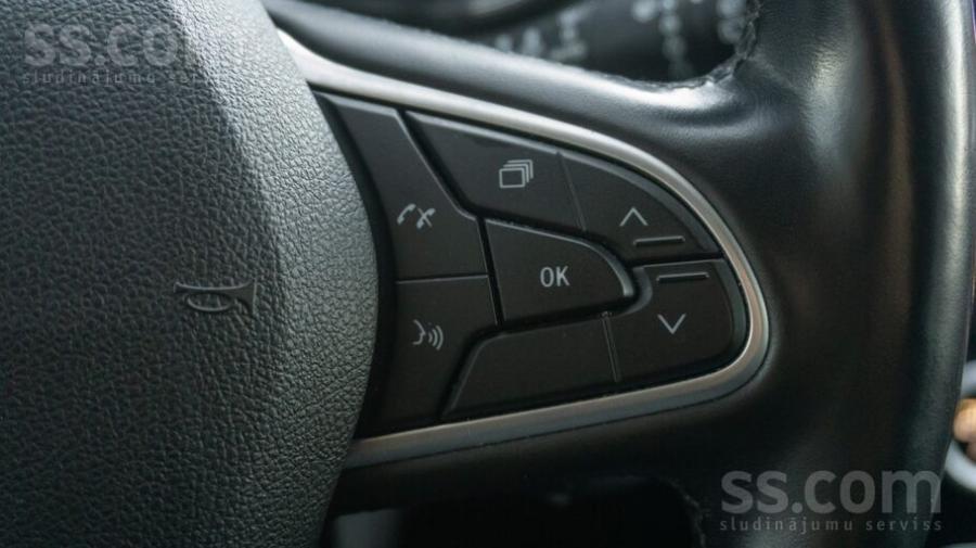 Black Renault Megane 2023 in Riga, with an engine capacity of 1.30 L and mileage of 153 thousand km for 16990 €, photo 24 on AUTOMOTO.COM.LV