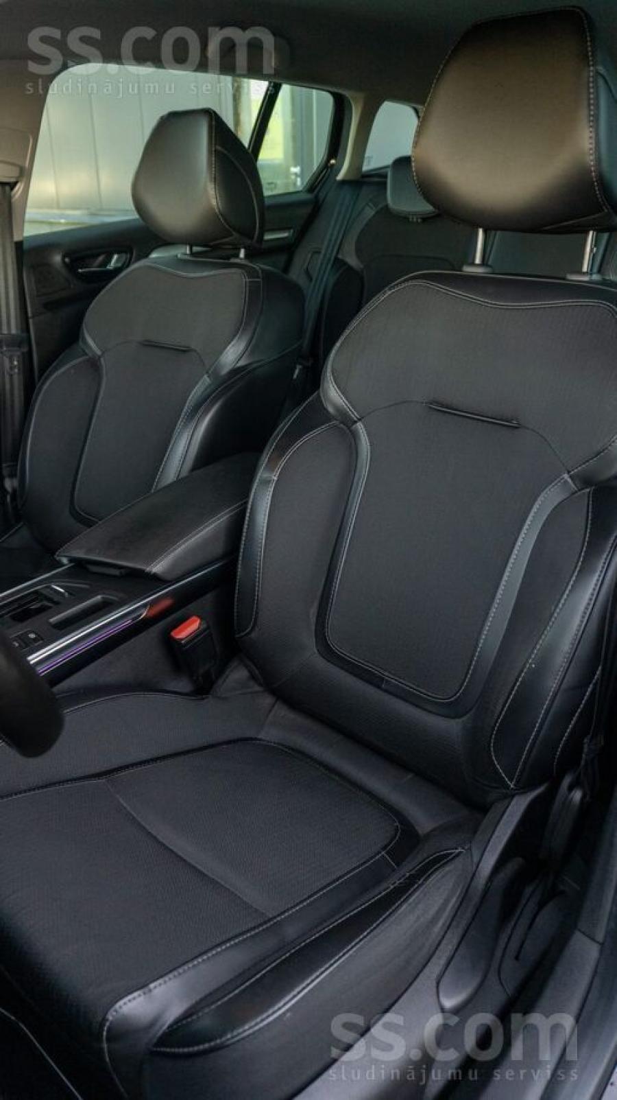 Black Renault Megane 2023 in Riga, with an engine capacity of 1.30 L and mileage of 153 thousand km for 16990 €, photo 30 on AUTOMOTO.COM.LV