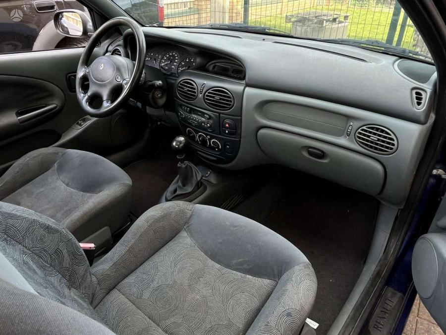 Zils Renault Megane 1996 Šauļi, ar dzinēja tilpumu 1.60 L un nobraukumu 193 tūkst. km par 900 €, foto 10 vietnē AUTOMOTO.COM.LV