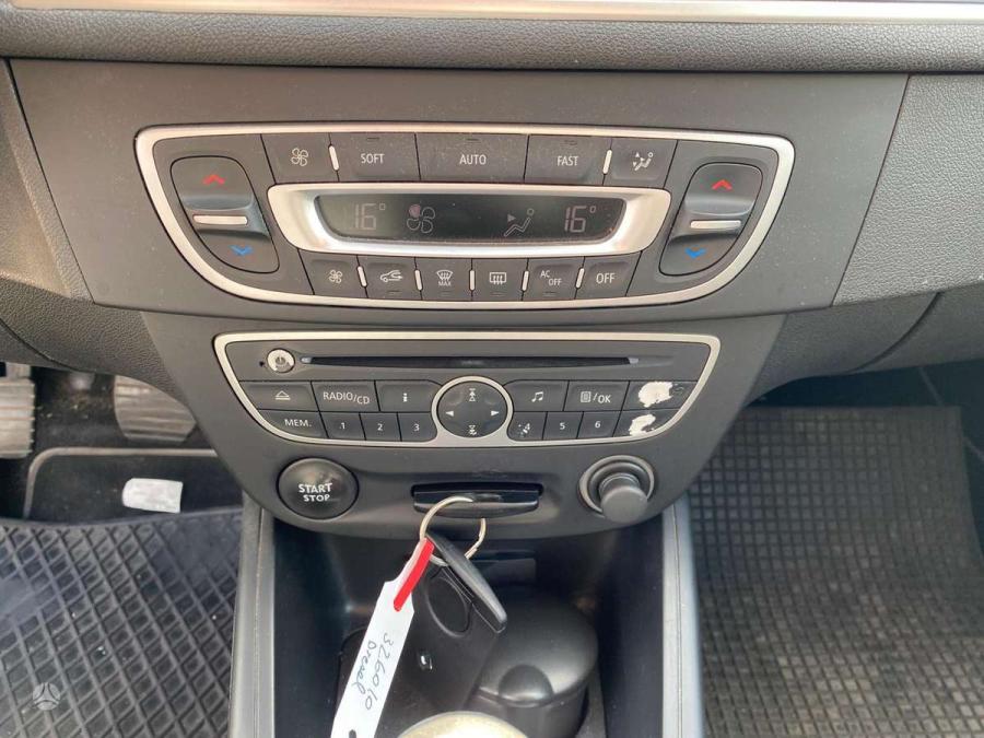Zils Renault Megane 2011 Raseiniai, ar dzinēja tilpumu 1.46 L un nobraukumu 287 tūkst. km par 2900 €, foto 14 vietnē AUTOMOTO.COM.LV