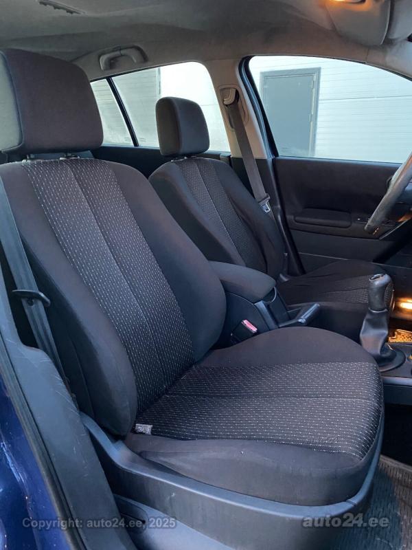 Zils Renault Megane 2003 Tartu, ar dzinēja tilpumu 1.60 L un nobraukumu 211 tūkst. km par 1490 €, foto 11 vietnē AUTOMOTO.COM.LV