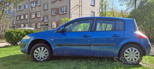 Blue Renault Megane 2004 in Riga, with an engine capacity of 1.60 L and mileage of 273 thousand km for 4590 €, photo 2 on AUTOMOTO.COM.LV