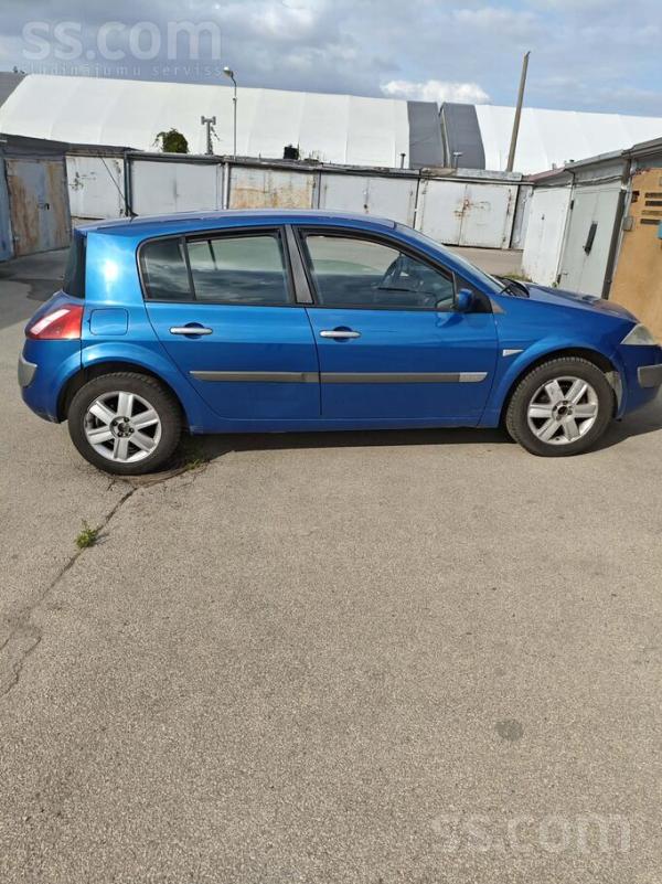 Blue Renault Megane 2004 in Riga, with an engine capacity of 1.60 L and mileage of 336 thousand km for 1000 €, photo 4 on AUTOMOTO.COM.LV