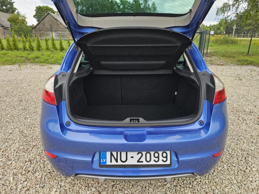 Blue Renault Megane 2012 in Riga, with an engine capacity of 1.90 L and mileage of 274 thousand km for 4500 €, photo 18 on AUTOMOTO.COM.LV