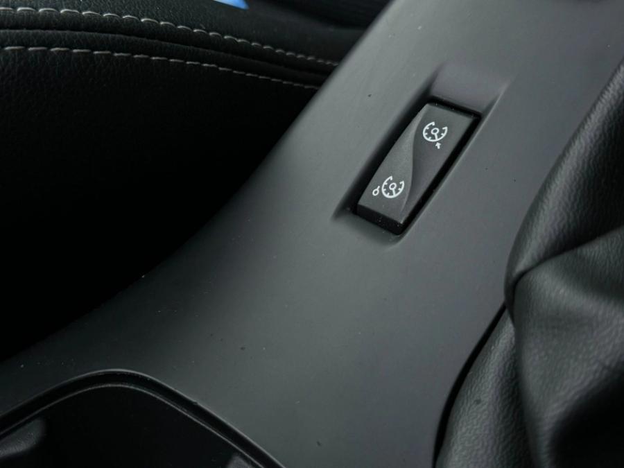 Blue Renault Megane 2012 in Riga, with an engine capacity of 1.90 L and mileage of 274 thousand km for 4500 €, photo 29 on AUTOMOTO.COM.LV
