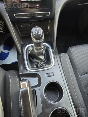 Blue Renault Megane 2020 in Kuldiga, with an engine capacity of 1.50 L and mileage of 0 thousand km for 7400 €, photo 12 on AUTOMOTO.COM.LV