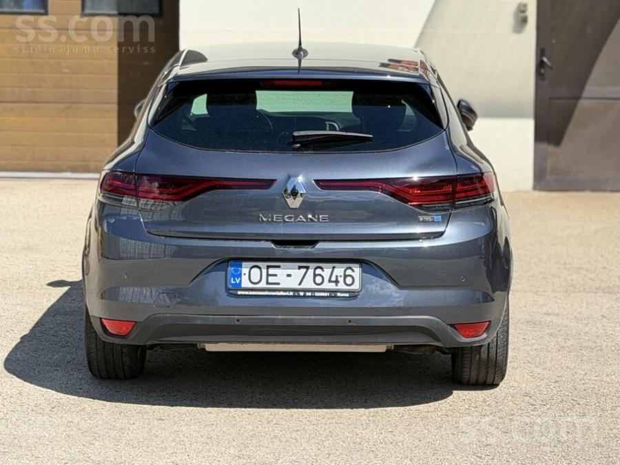 Blue Renault Megane 2021 in Riga, with an engine capacity of 1.60 L and mileage of 21 thousand km for 13700 €, photo 4 on AUTOMOTO.COM.LV